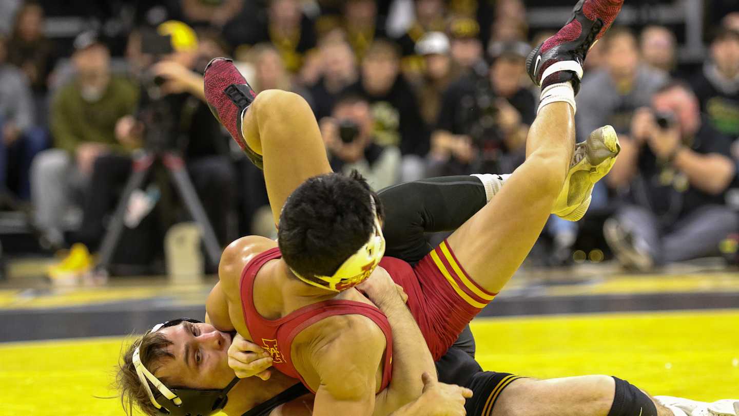 Photo Gallery: Iowa Wrestling Tops Cyclones - Sports Illustrated Iowa ...