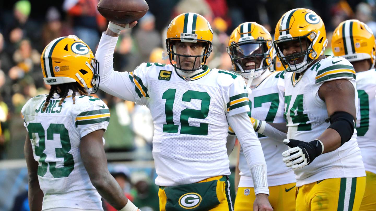 Aaron Rodgers Flips Out After Packers Don’t Challenge a Play - Sports ...