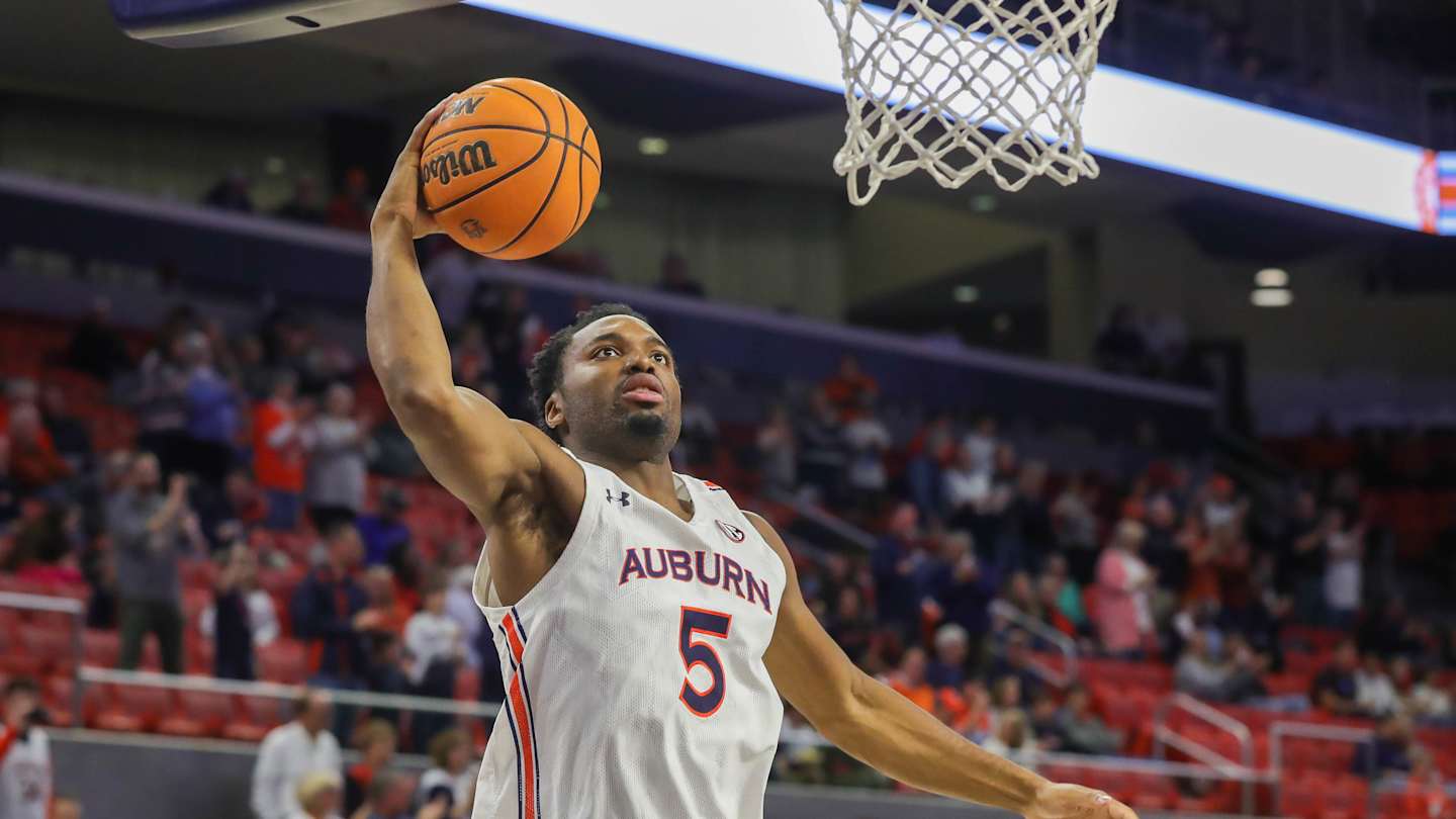 WATCH: Auburn runs a smooth out of bounds play for Chris Moore - Sports ...