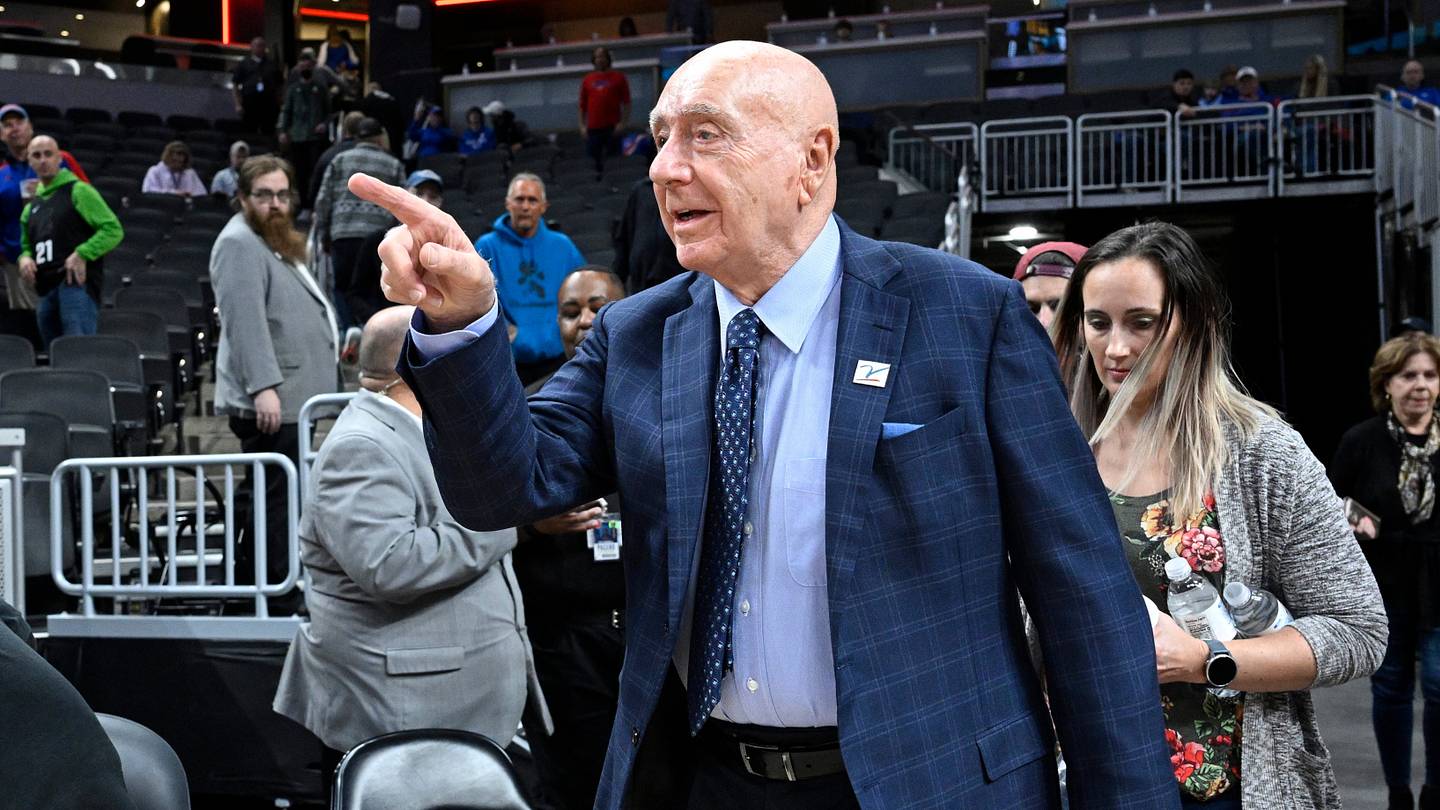 Dick Vitale Receives Standing Ovation During Indiana-Kansas Game (Video ...