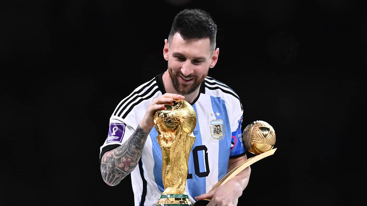 Lionel Messi Embraces Mother After Argentina’s World Cup Victory (Video ...