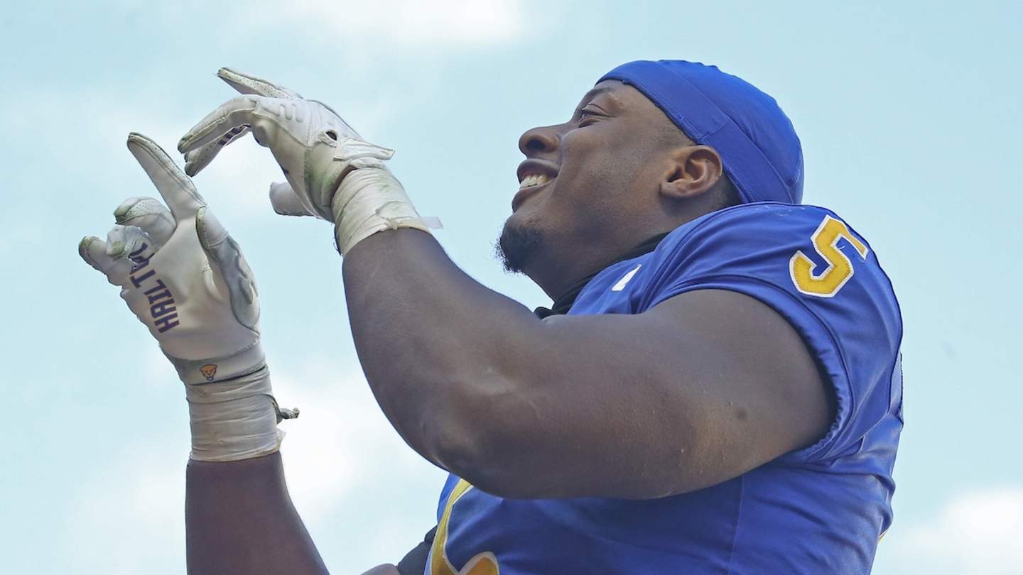 Pitt Panthers DL Deslin Alexandre Wins Witten Collegiate Man of the ...