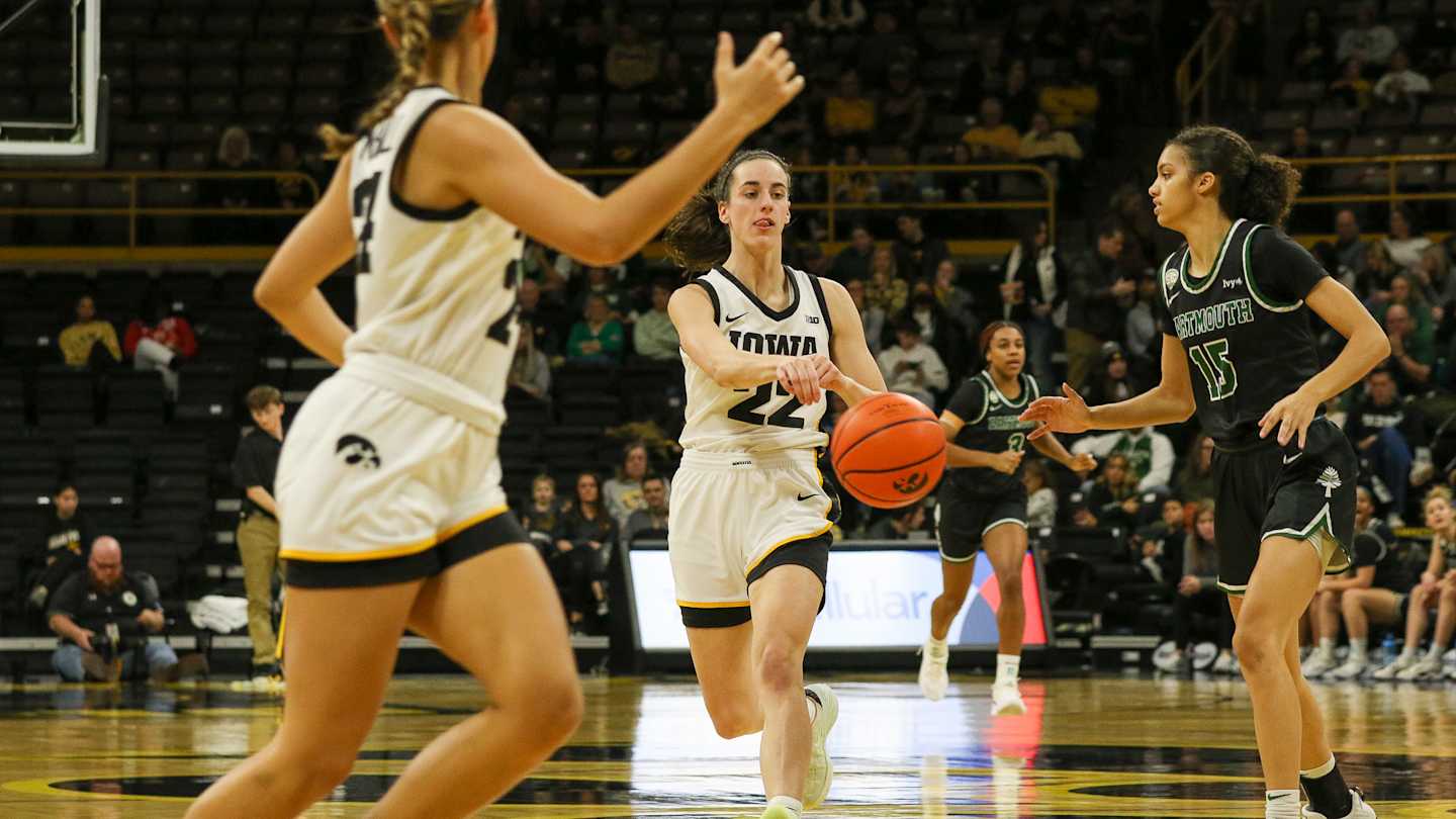 Caitlin Clark B1G Ten Player of Year Again - Sports Illustrated Iowa ...