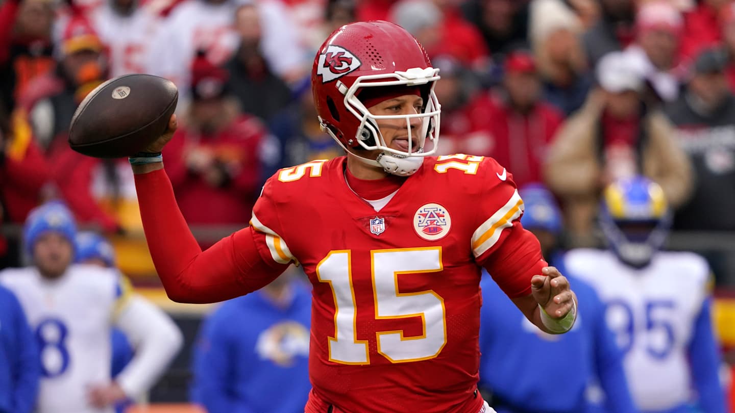 Patrick Mahomes Gives Christmas Gifts to Chiefs Offensive Linemen ...