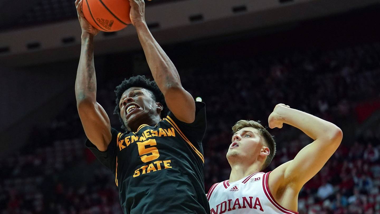 PHOTO GALLERY: Indiana Basketball Holds On to Beat Kennesaw State ...