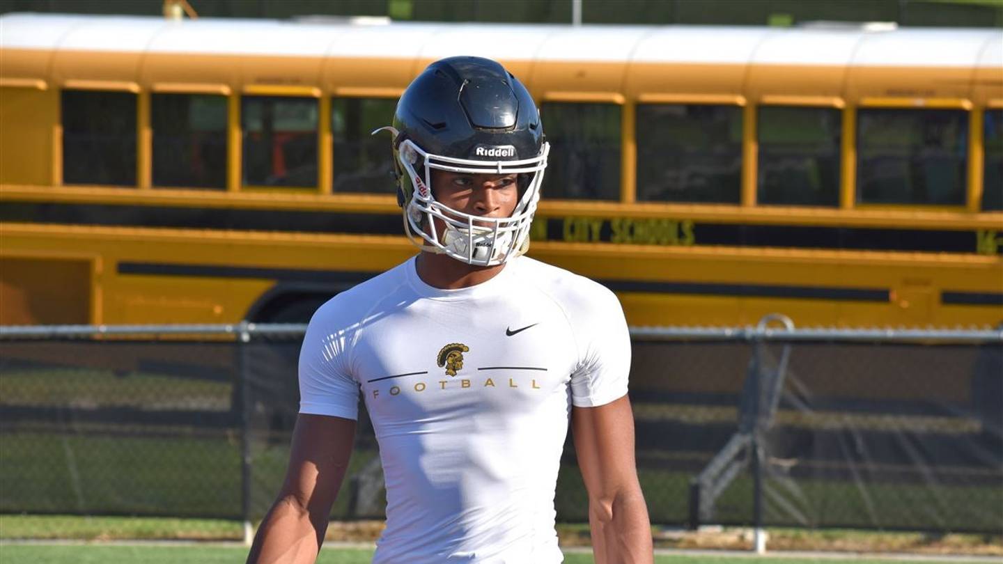 Georgia Tech Makes Top 12 For Four-Star Tight End Caleb Odom - Sports ...