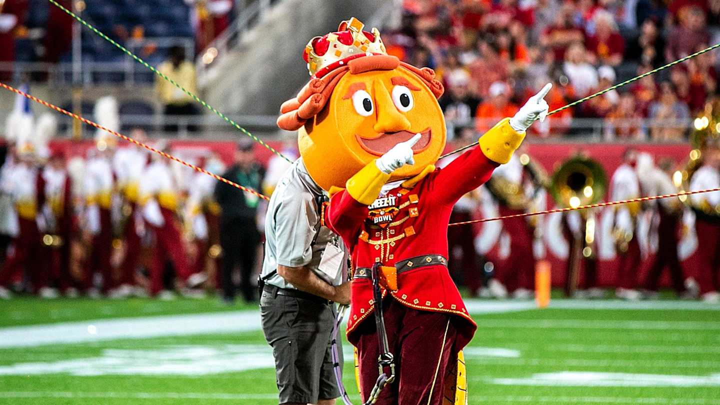 Oklahoma Punter Michael Turk Gives Tour of Cheez-It Bowl Hotel Room ...