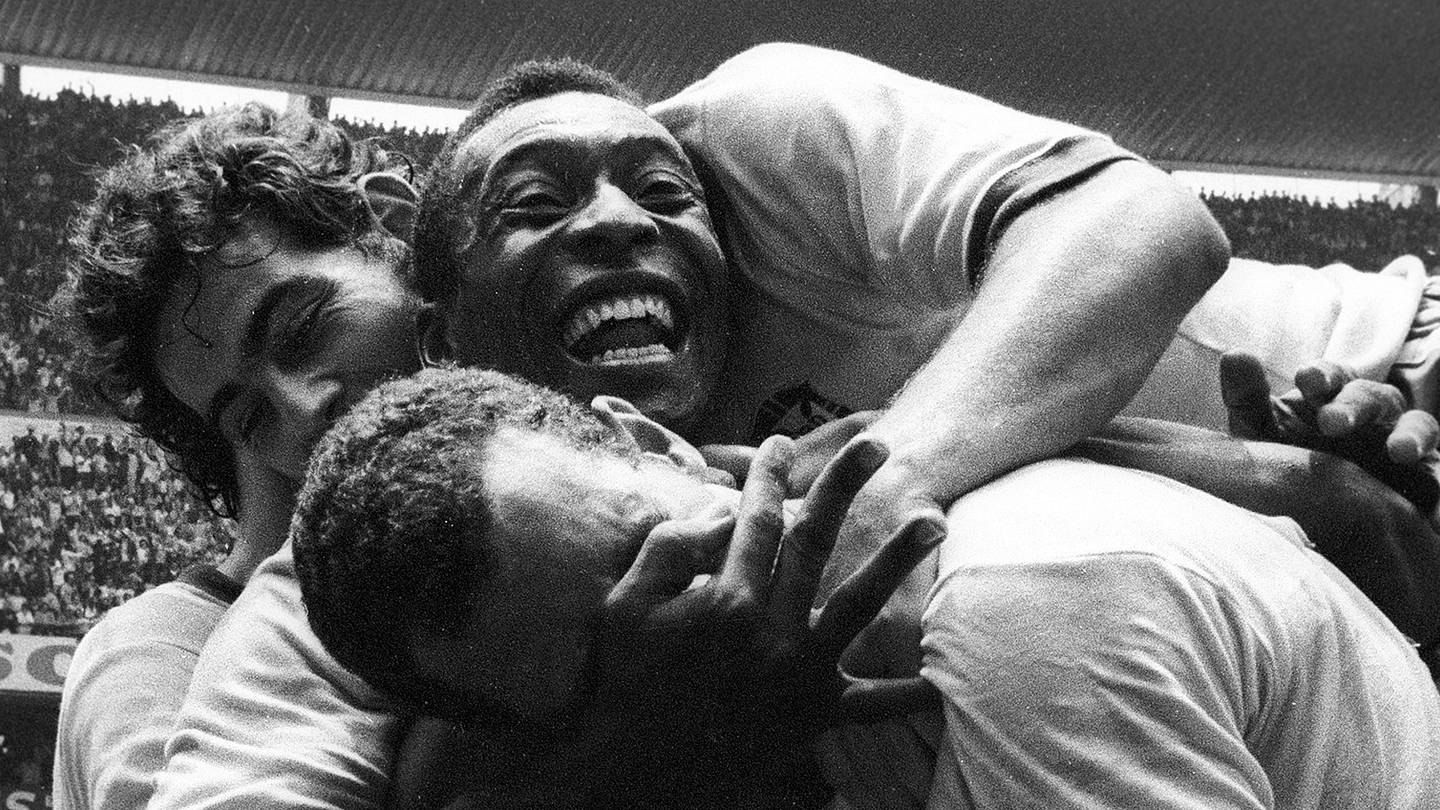 Soccer Legend Pele Dies at 82 - Sports Illustrated