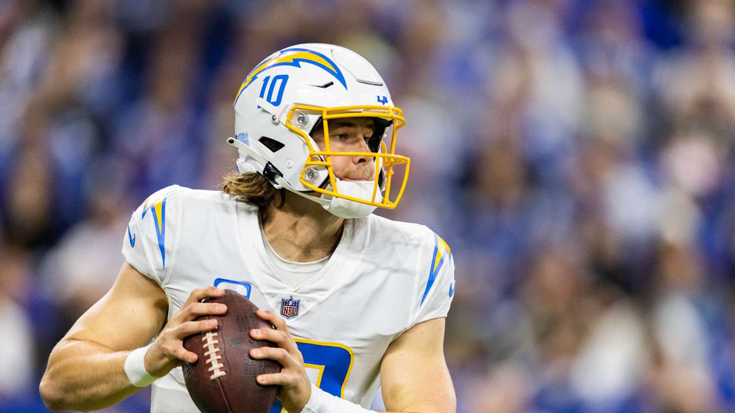 Chargers News: Justin Herbert Exits Game, Heads to Blue Tent After ...
