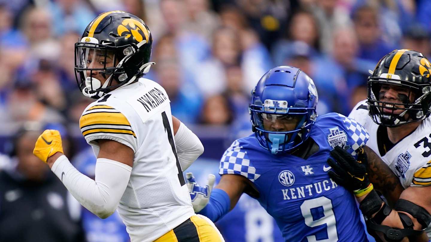 Howe: Hawkeyes Stick to Script in Music City Win - Sports Illustrated ...