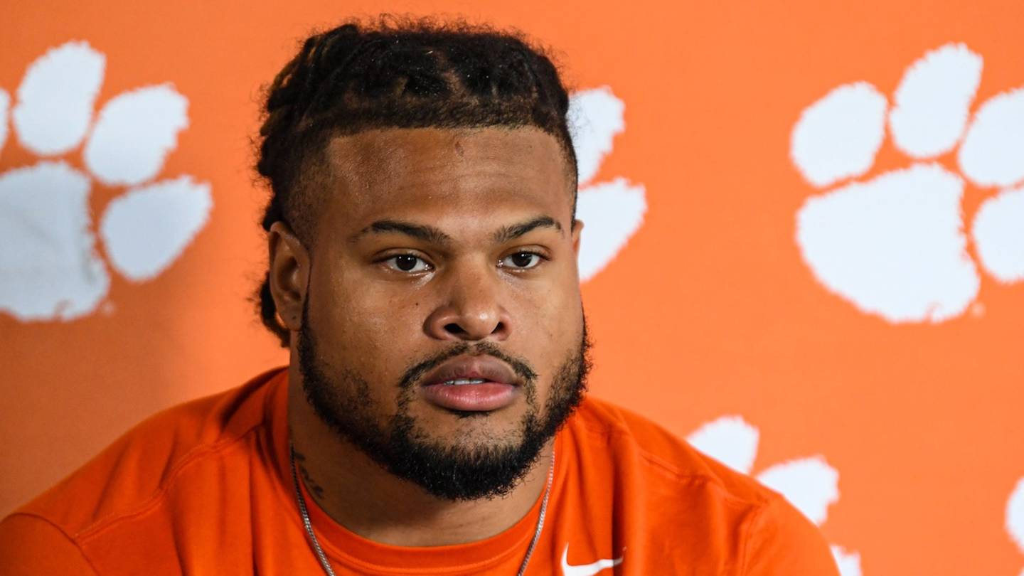 Clemson Defensive End Xavier Thomas Announces Return to Tigers - Sports Illustrated Clemson ...