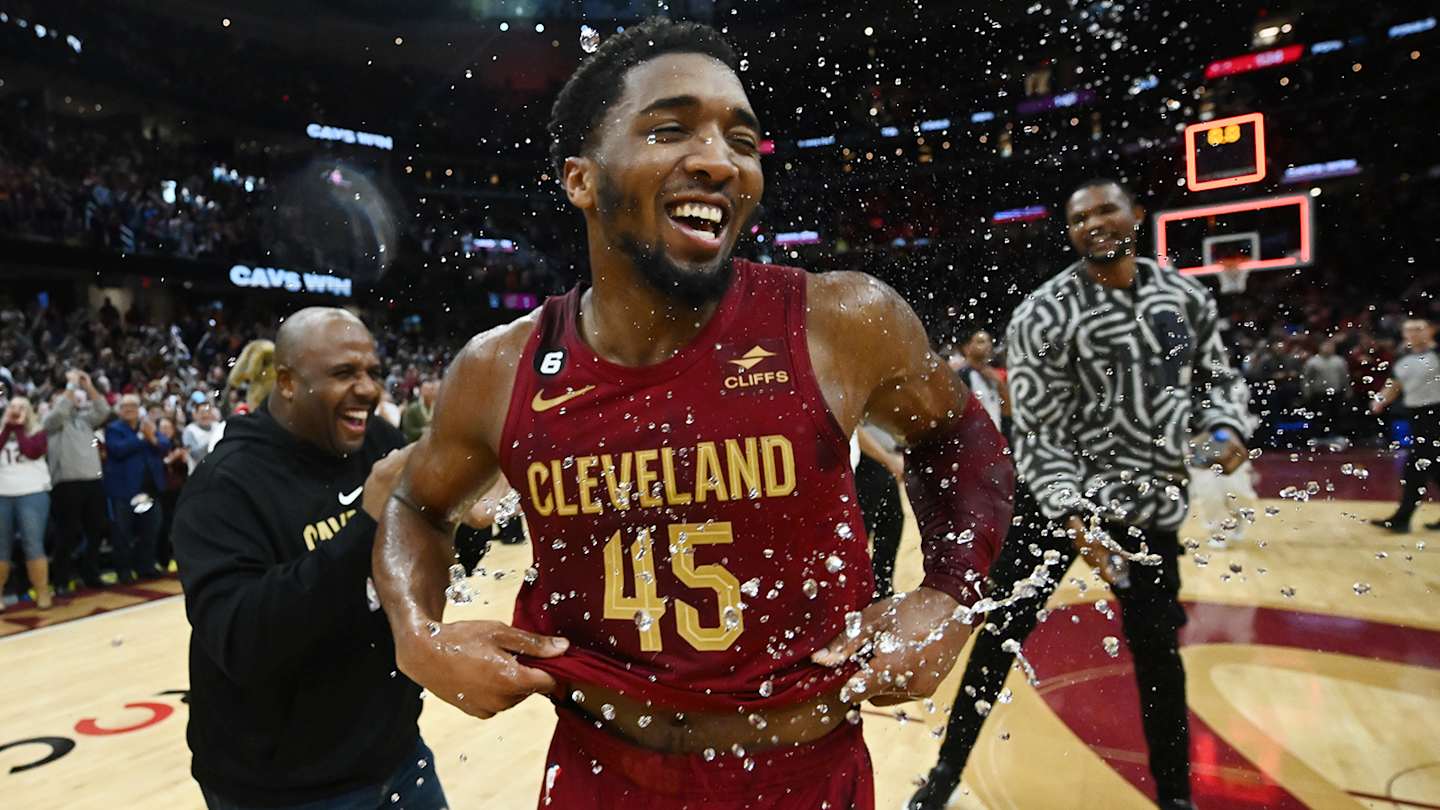 Donovan Mitchell's 71-point game highlights wild NBA night - Sports ...