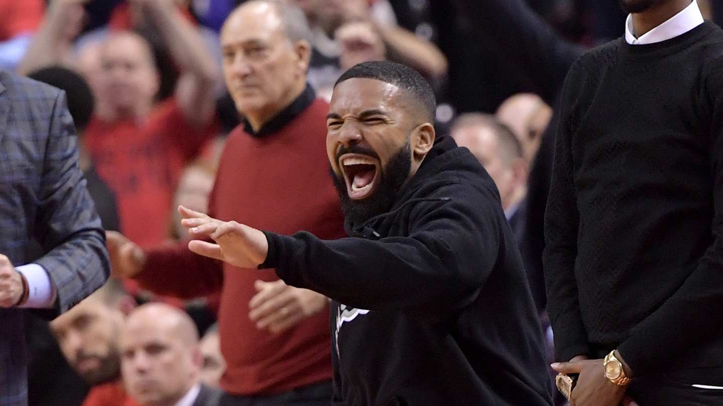 Drake Shows Off Basketball Skills in Nike Kobe Shoes - Sports ...