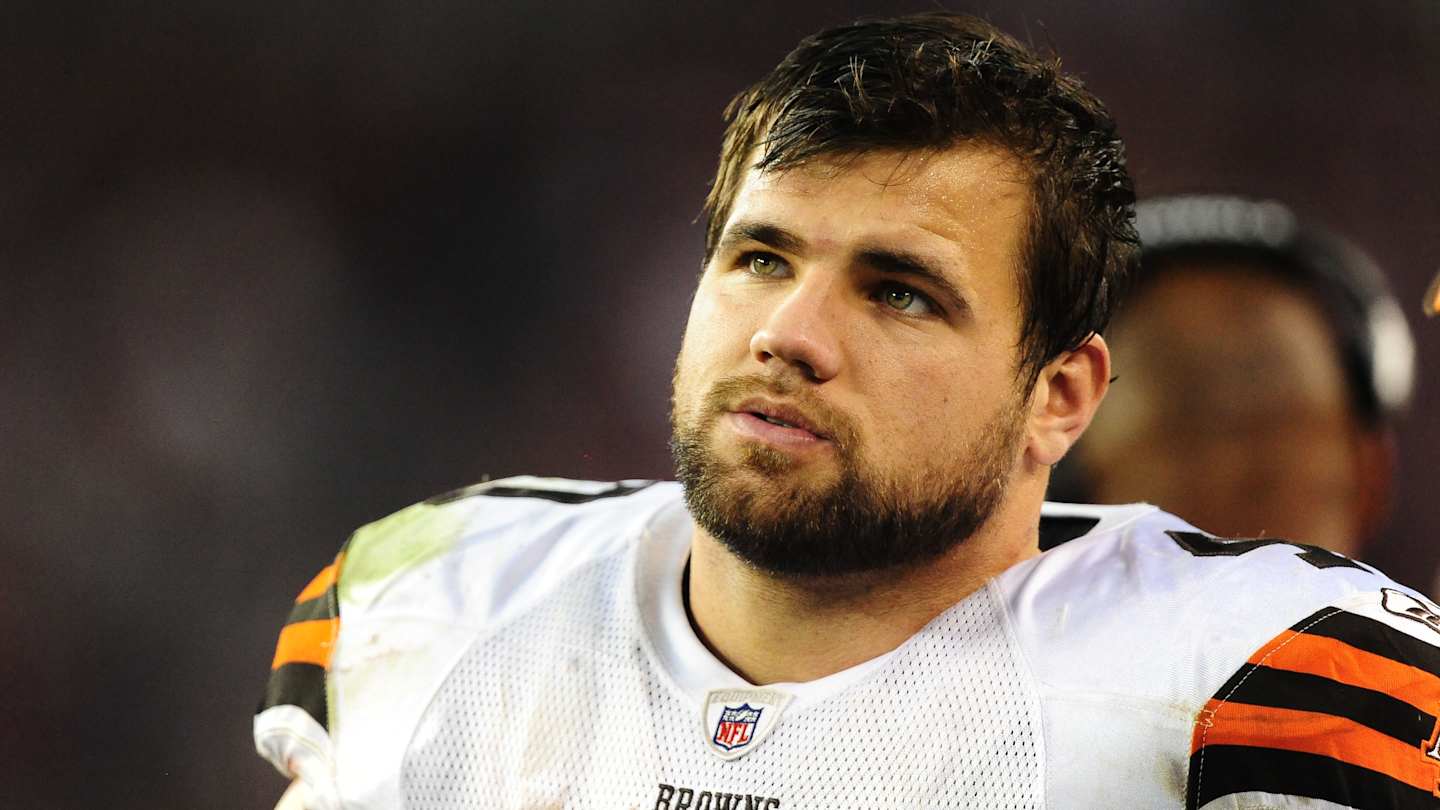Peyton Hillis Discharged From Hospital After Saving His Kids From Drowning - Sports Illustrated