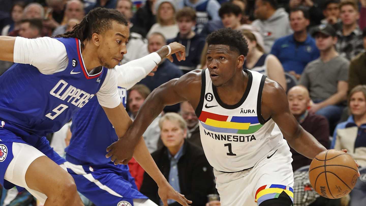 Anthony Edwards exits game early with hip soreness - Sports Illustrated Minnesota Sports, News ...