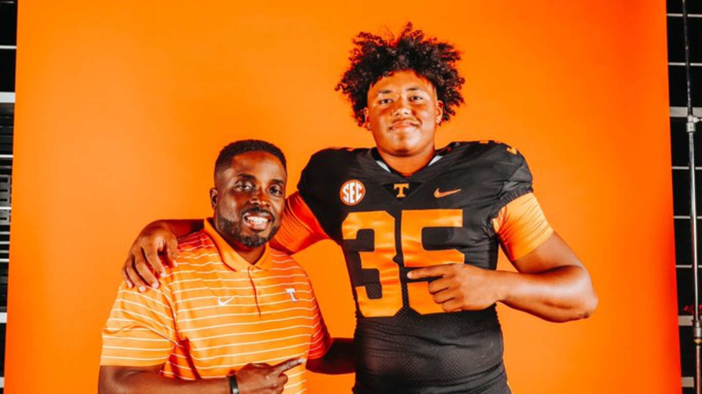 Daevin Hobbs Blends Power and Technicality For Tennessee Football ...