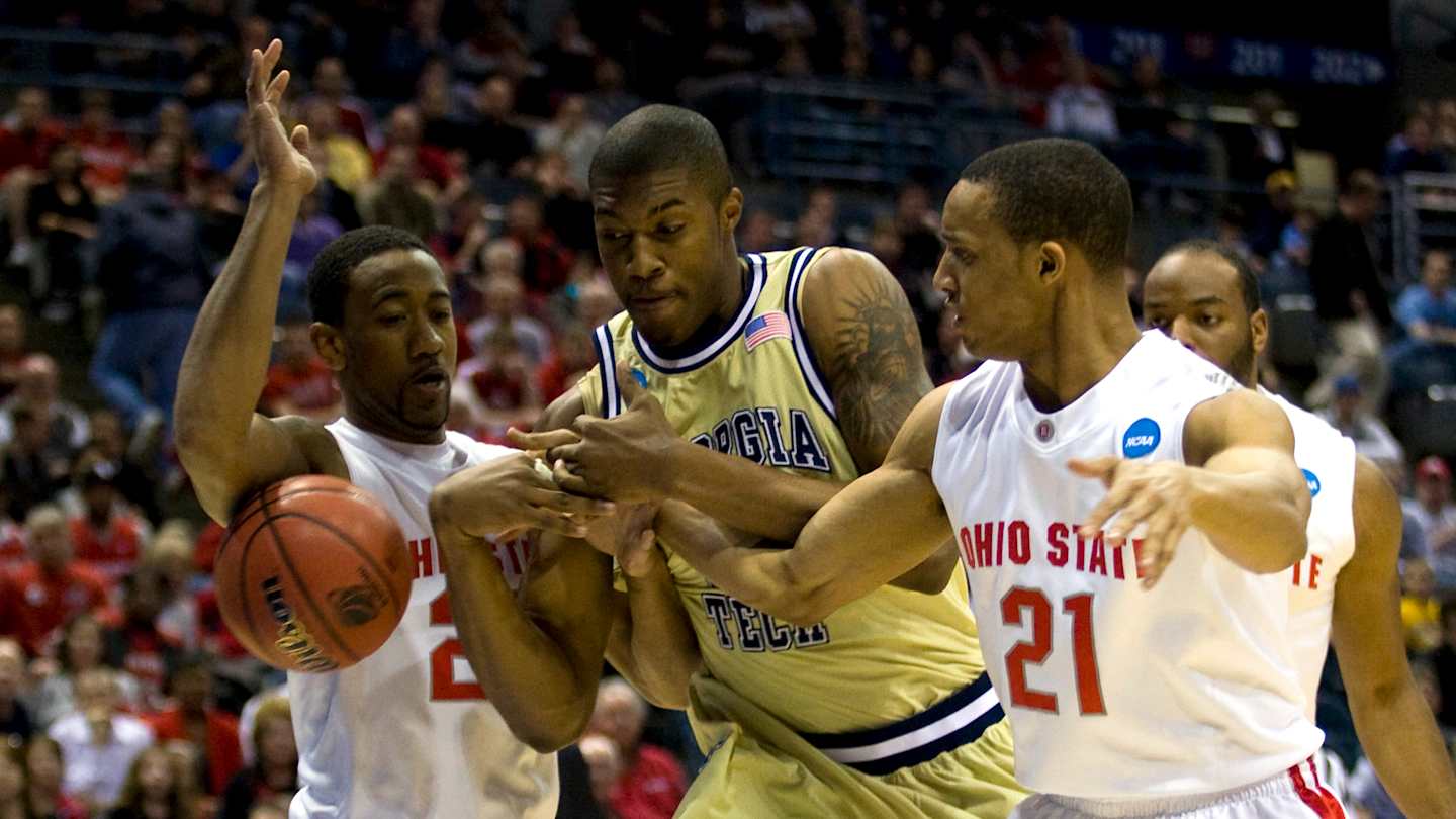 Former Georgia Tech Star Derrick Favors Signs With The Atlanta Hawks ...