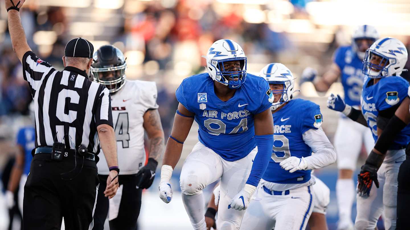 Report: Broncos Sign Ex-Air Force DL Jordan Jackson to Future Contract ...