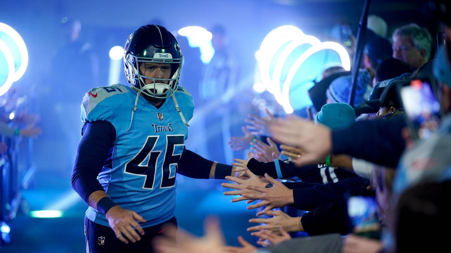 NFL Players Say Tennessee Titans' Long Snapper is Best - Sports ...