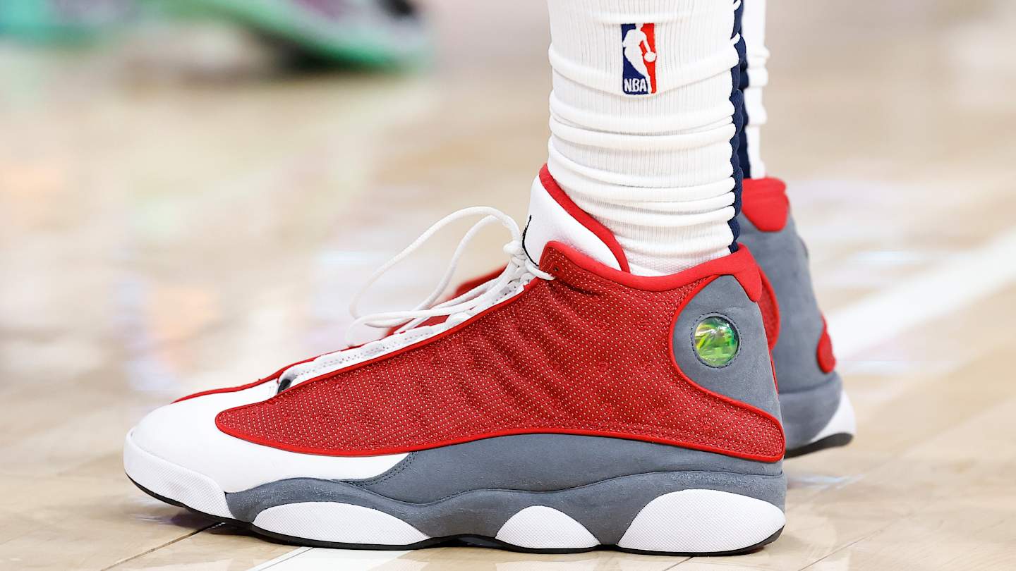 Devonte' Graham Loses Air Jordans to Fan - Sports Illustrated FanNation ...