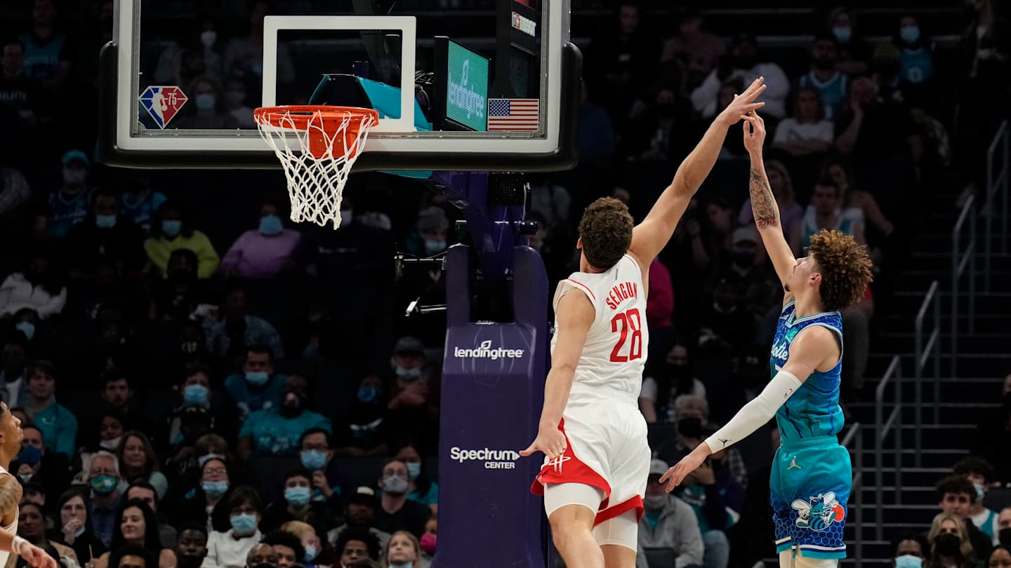 Hornets at Houston Rockets Preview: Rockets Hope To Swat 11-Game Losing ...