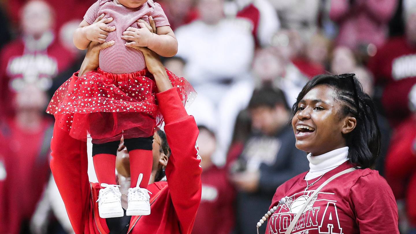 Indiana's Tamar Bates Scores 17, Daughter Leilani Wins Halftime Baby ...