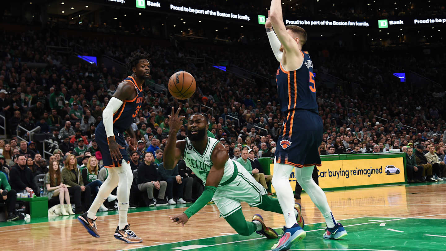 Here's How Celtics Responded to Jaylen Brown's Late Missed Free Throws in Loss vs. Knicks ...