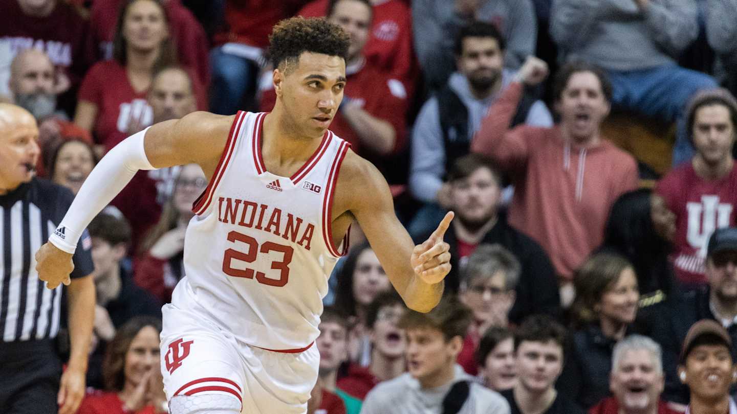 WATCH: Trayce Jackson-Davis Trims Illinois' Lead Before Halftime ...