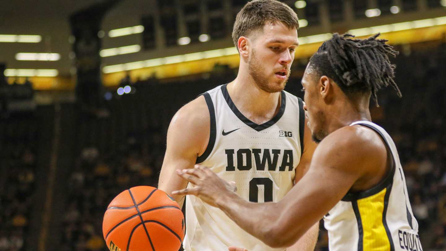 Howe: Super Seniors Stand Out on Super Sunday - Sports Illustrated Iowa ...