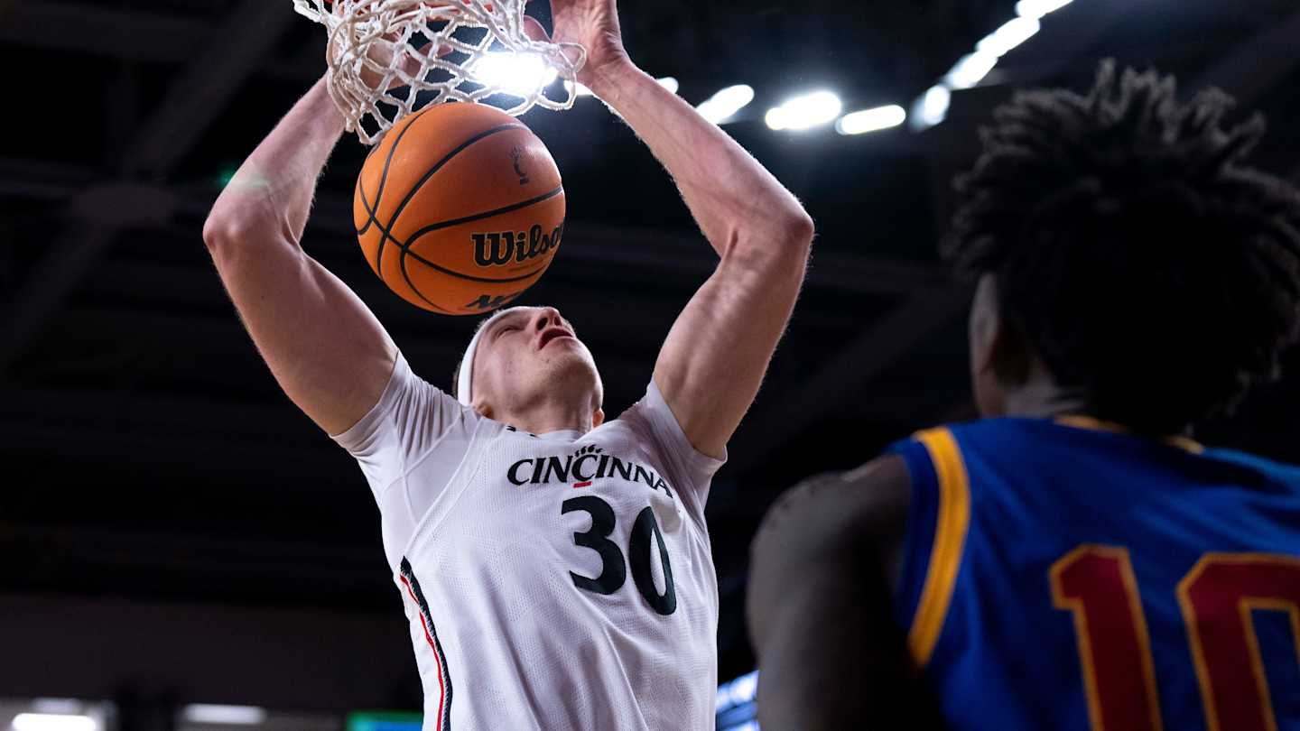 Three Man Weave: Cincinnati Basketball Thrashes Tulsa 81-55 - All Bearcats