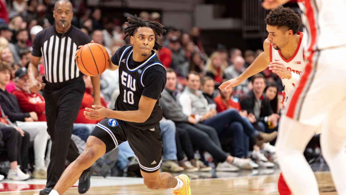 Eastern Illinois Star Kinyon Hodges Swings at Fan During Game (Video ...