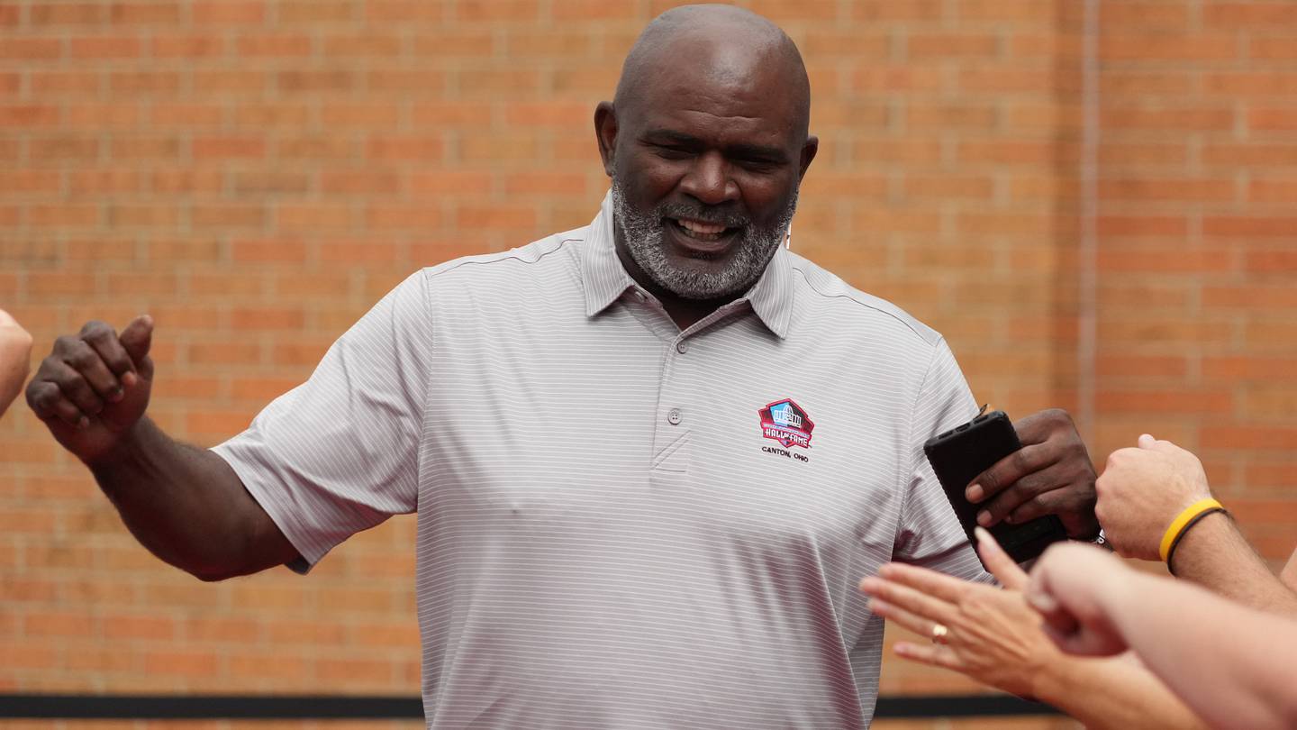 Lawrence Taylor Reveals His Top Five Defensive Players in NFL History ...