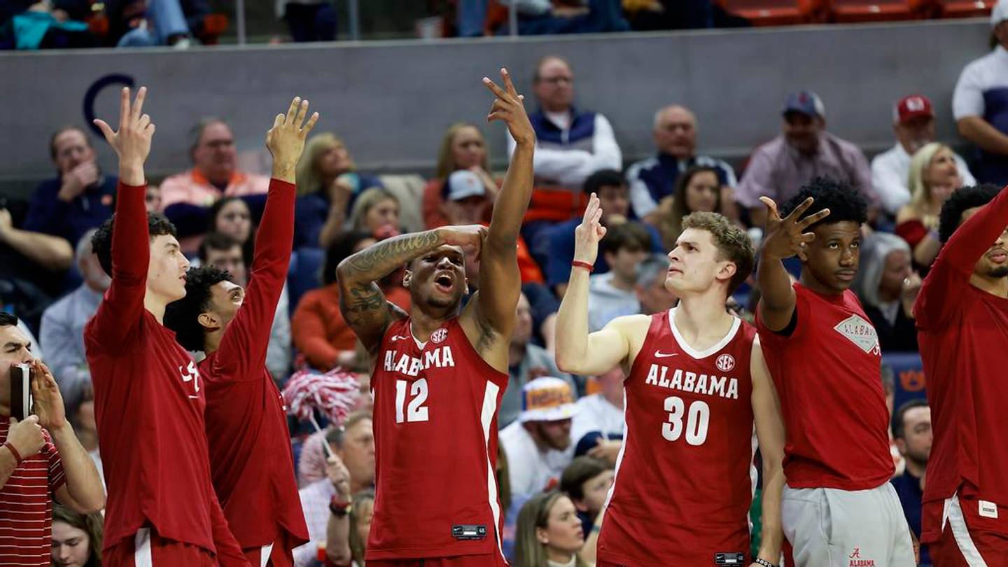 No. 3 Alabama Silences Raucous Neville Arena for Just Third Time in 11 ...