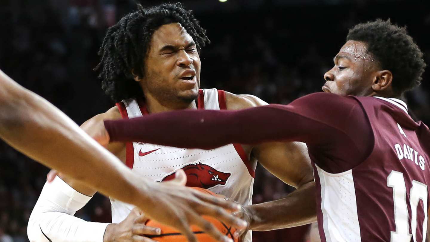 Live Game Blog as Razorbacks battle Illinois is first round of NCAA ...