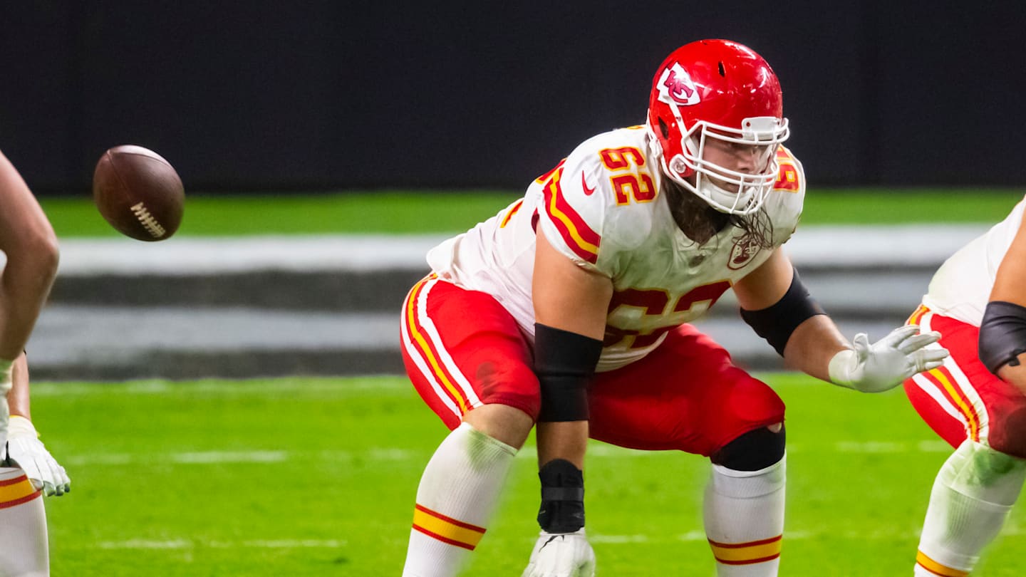 Report: KC Chiefs Sign Austin Reiter to Future Contract - Sports ...