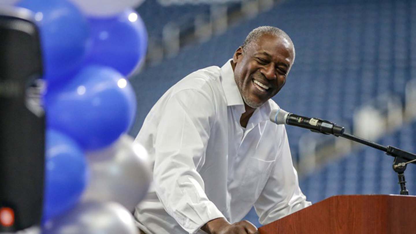 Detroit Lions sent broken down car to pickup rookie Lomas Brown ...