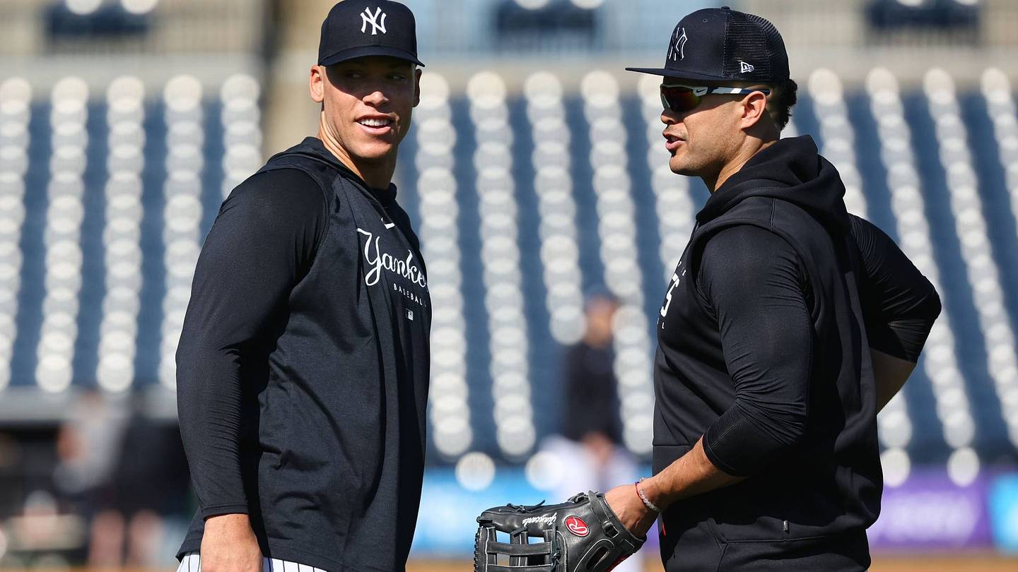 Aaron Judge, Giancarlo Stanton Walk Out With Drake at Madison Square ...