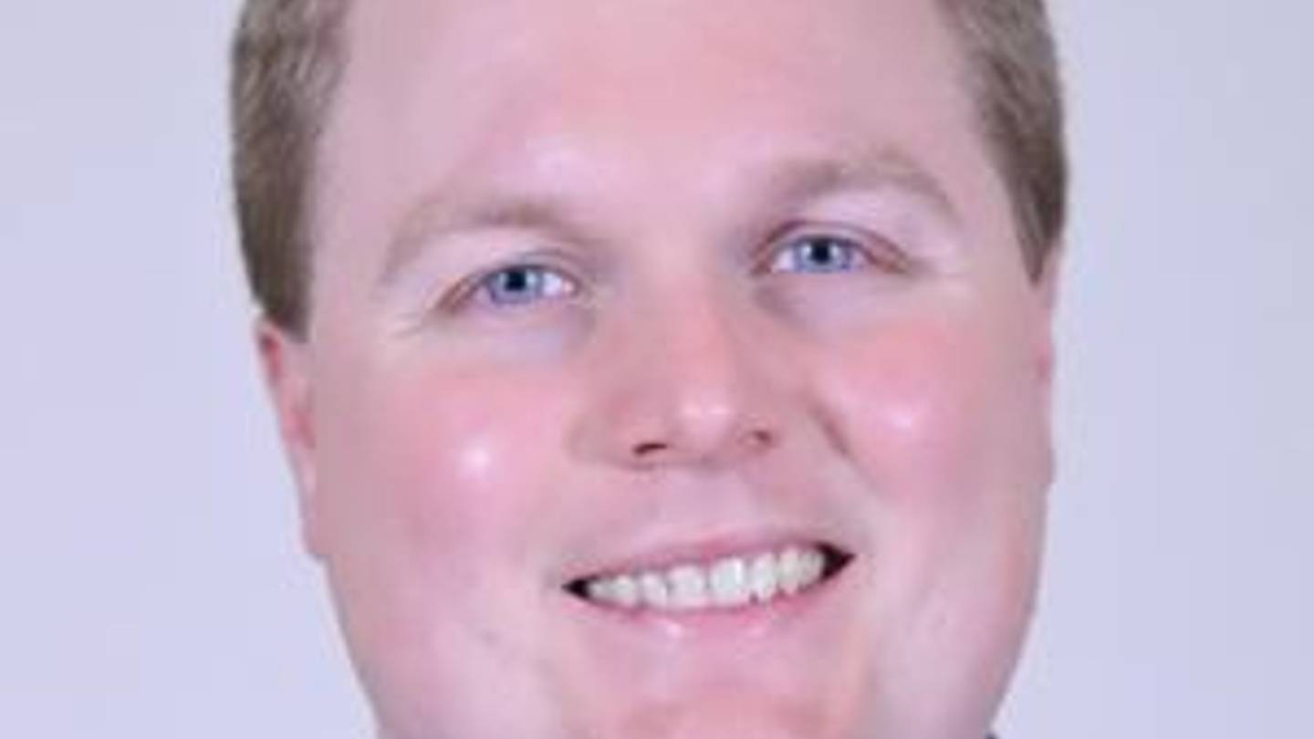 Alabama Linebackers Coach Austin Armstrong Being Pursued by SEC Rival ...