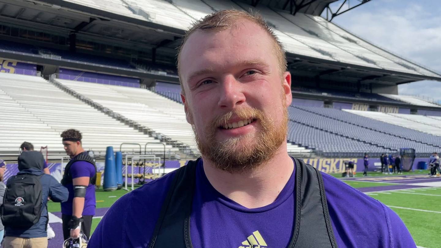 Geirean Hatchett Is Mr. Right On UW Offensive Line - Sports Illustrated ...