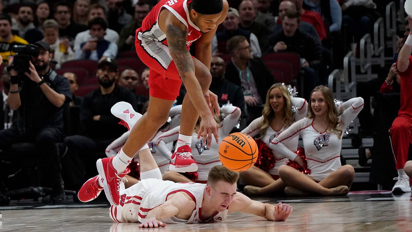 March Madness Bracket Watch: Wisconsin suffers devastating loss ...