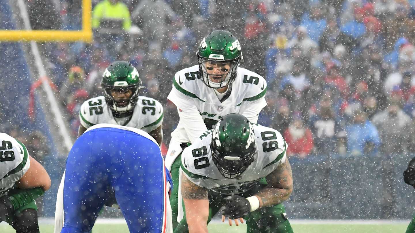 Jets' Offensive Line Takes Huge Hit, Loses Starting Center vs. Giants ...