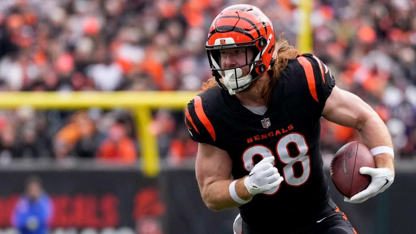 Carolina Panthers Expected to Sign TE Hayden Hurst - Sports Illustrated ...