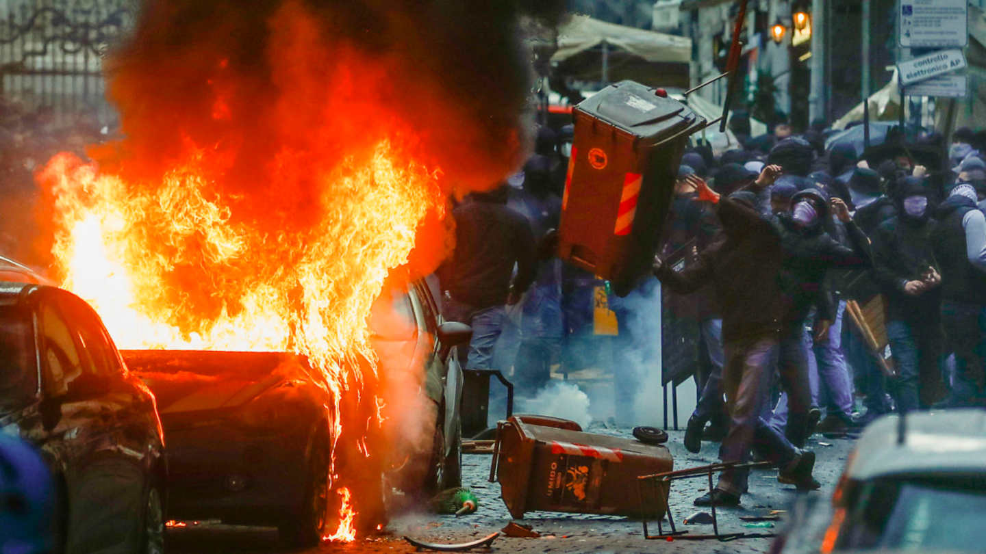Frankfurt vs Napoli: Fans Battle Police, Wreck Naples Streets (Video ...