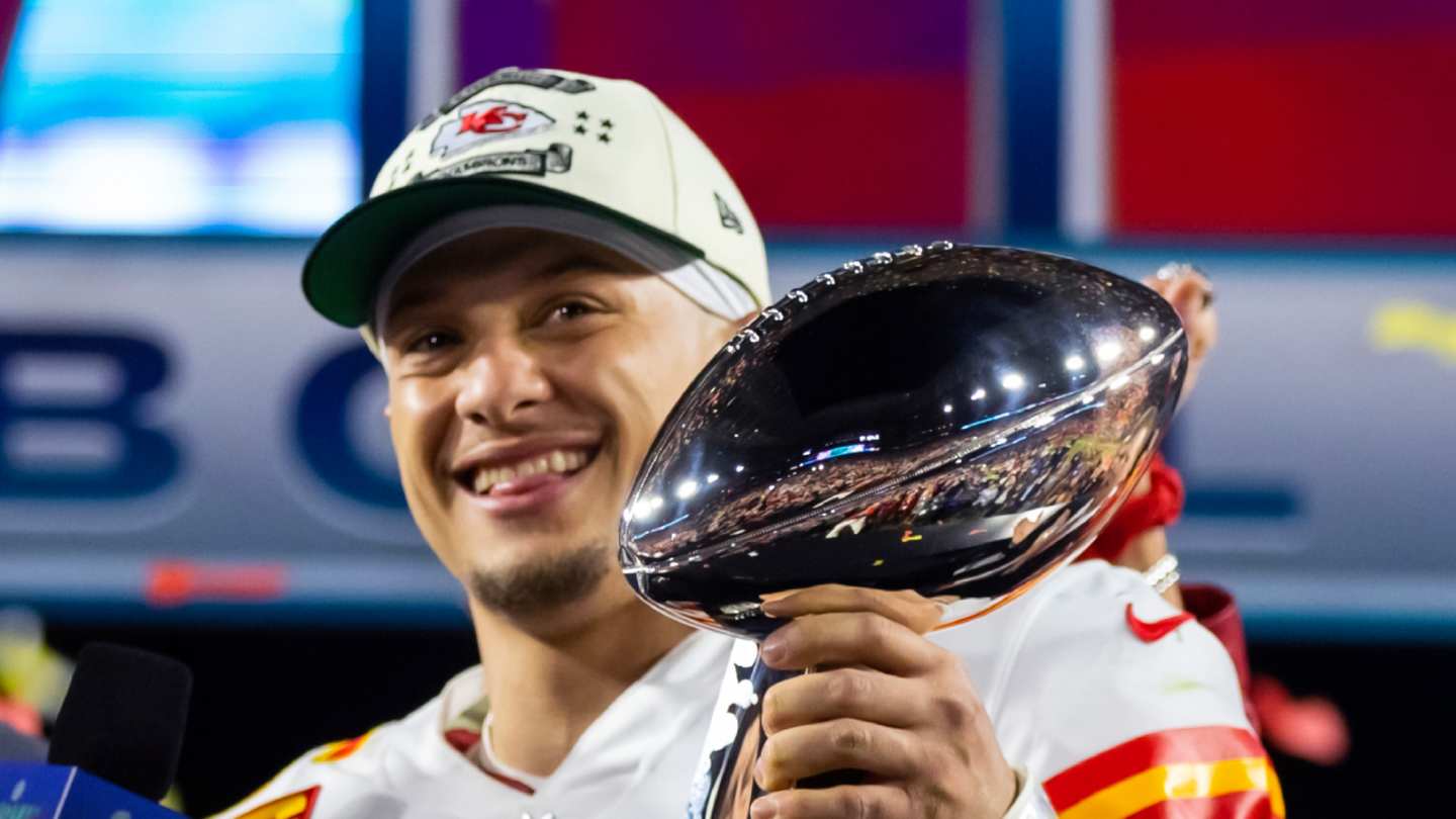 Chiefs Restructure Patrick Mahomes’s Contract to Create Cap Space for ...