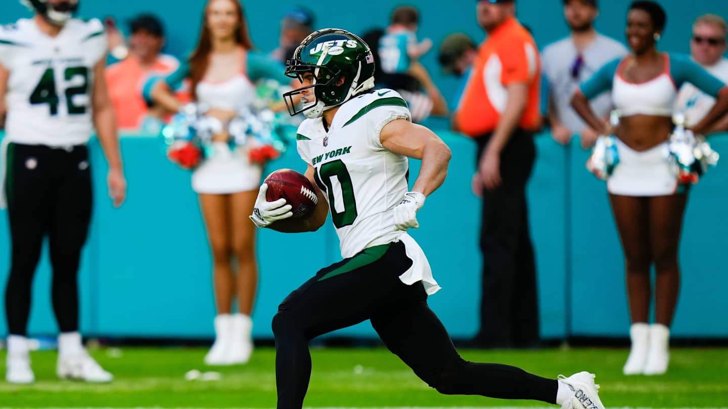 Miami Dolphins Get Versatility with Braxton Berrios Pick-Up - Sports ...