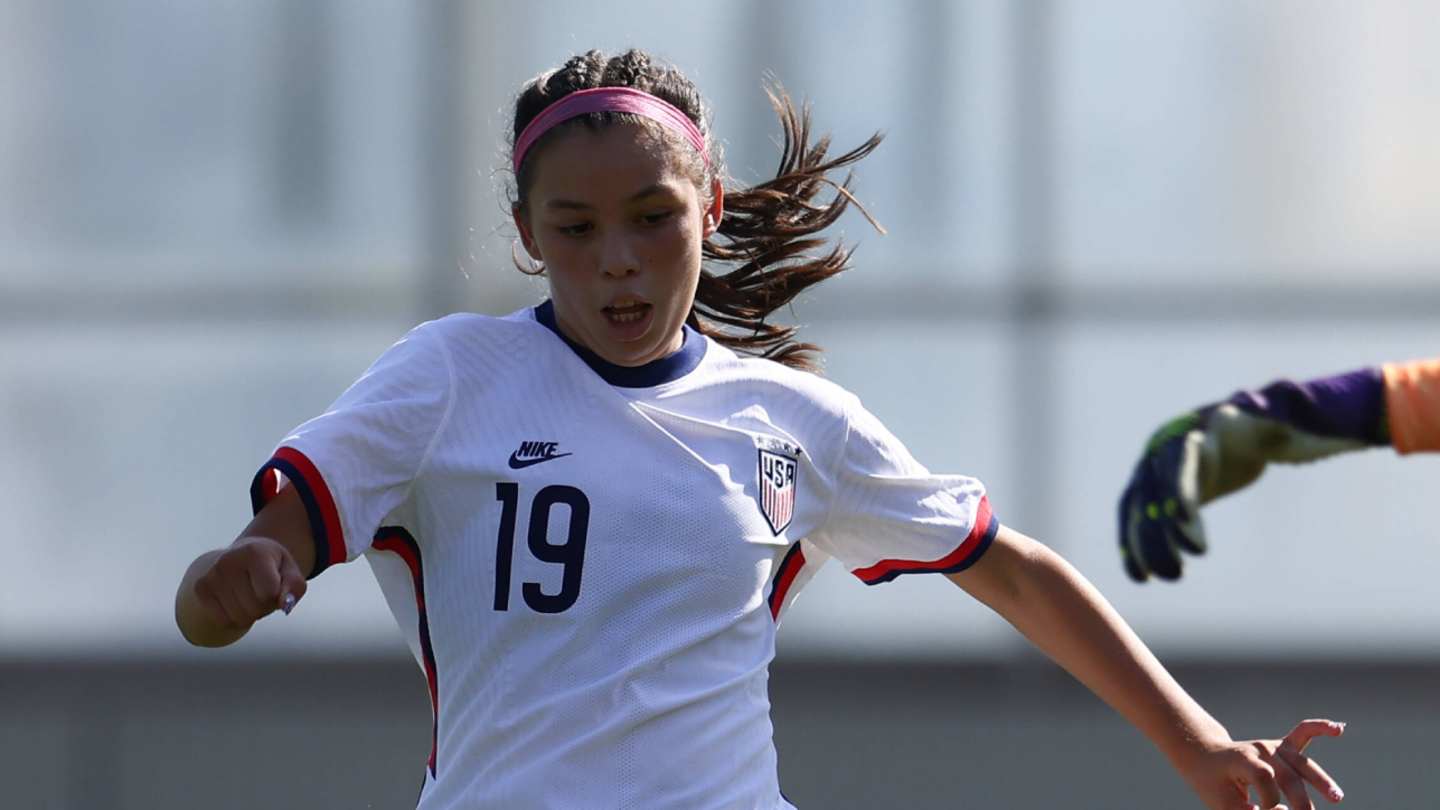 Melanie Barcenas Becomes Youngest Player in NWSL History After Signing ...