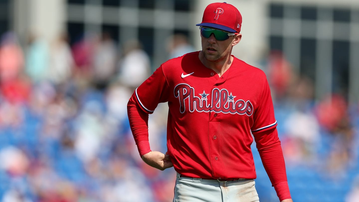 Philadelphia Phillies' Rhys Hoskins Carted Off Field with Leg Injury ...