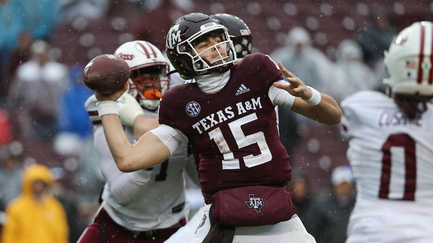 All Eyes On Texas A&M Aggies QB Room In Maroon And White Game - Sports ...