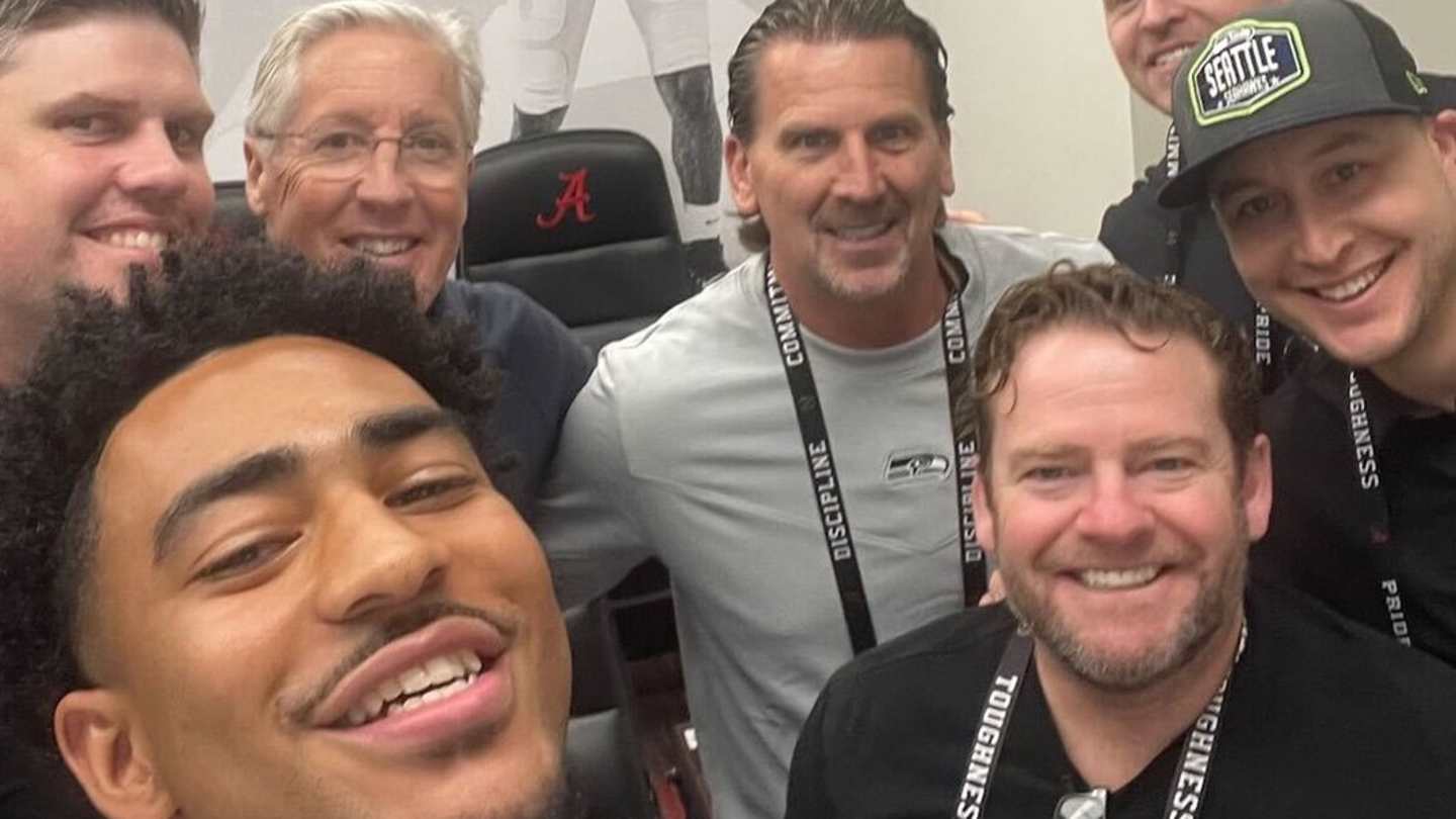 Seattle 'Selfies': Why Are Seahawks Posing for Pictures with QB ...