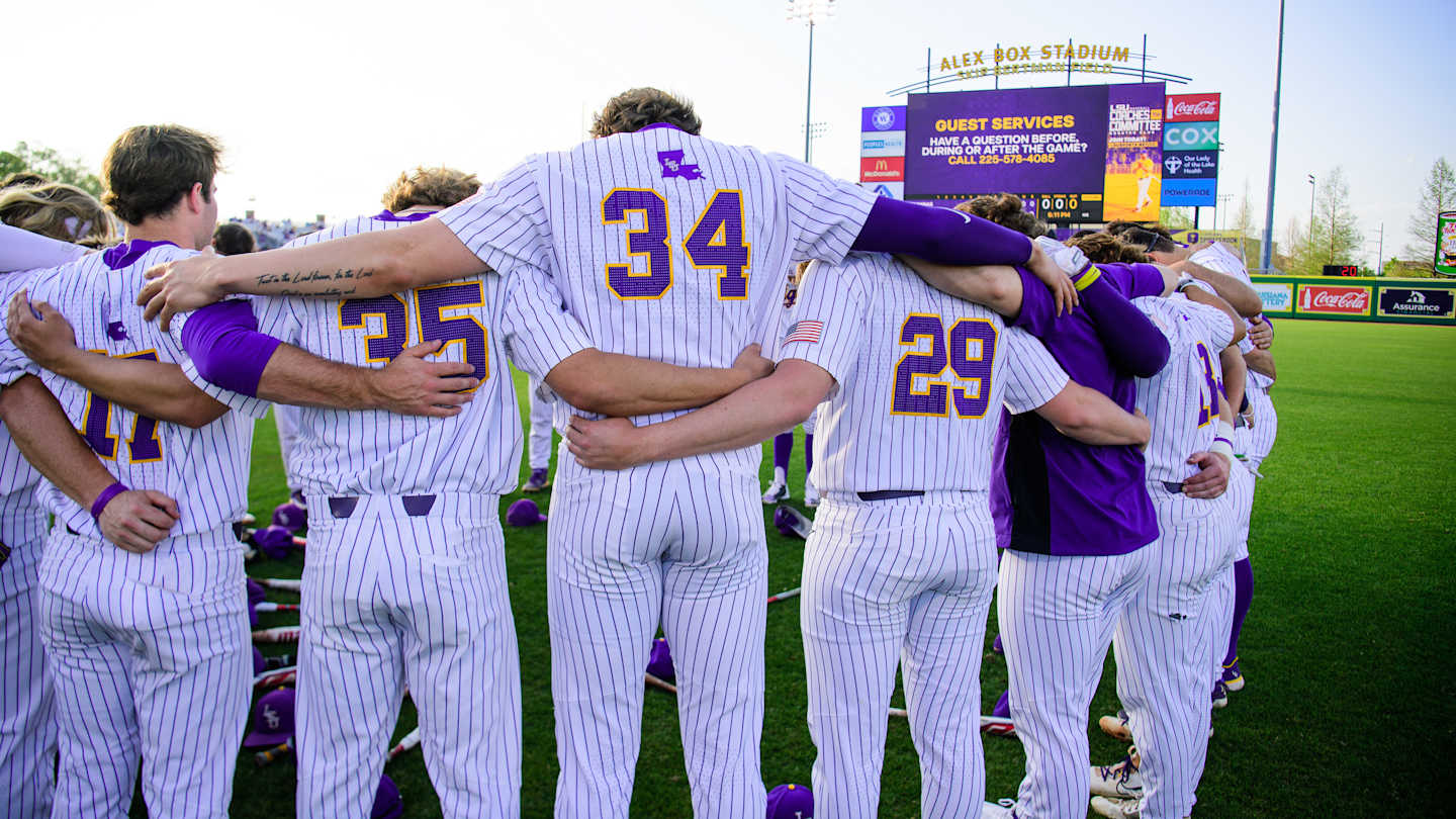 Live Updates/Thread: No. 1 LSU vs. UL-Lafayette - Sports Illustrated ...